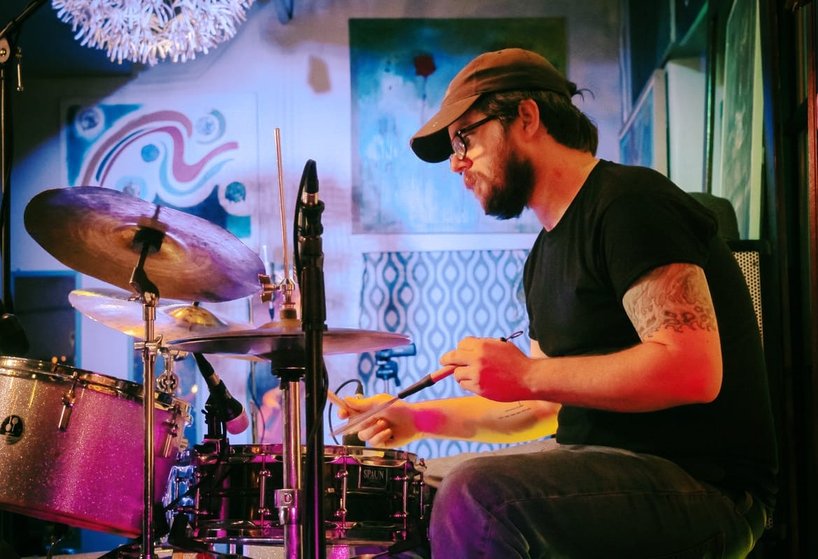 Adam Shead's microplastique: Free Jazz and Tiny Instruments